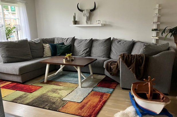 stor soffa, sänkt pris, behöver bli av med den snabbt säljes i Motala ...