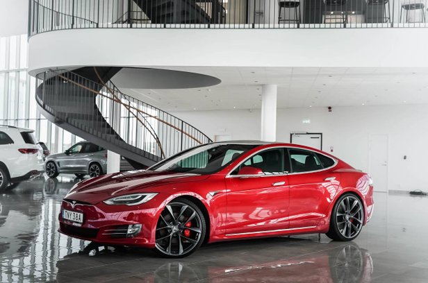 Tesla Model S Performance 761hk / Sv.såld / Pano /Ludicrous+ säljes i ...