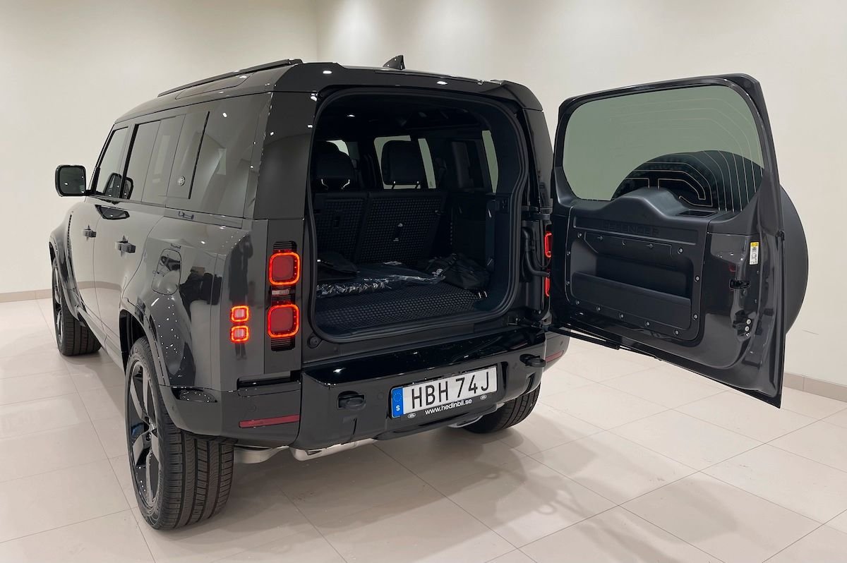 For sale - Land Rover Defender P400e PHEV Automatic, 400hp, 2024 for ...