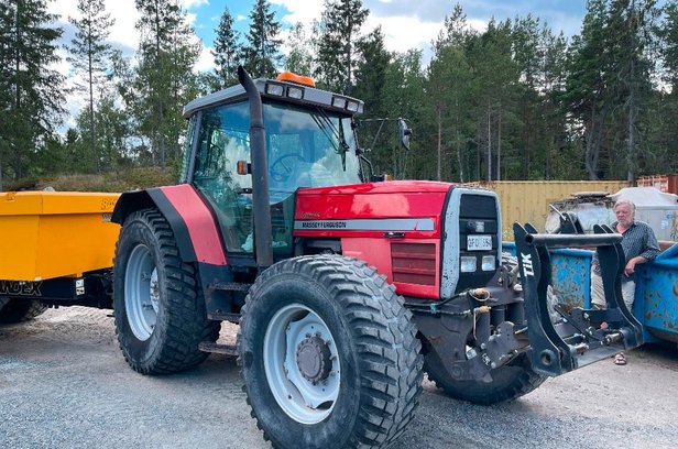 Massey Ferguson 8130 med frontlyft, 3.980tim säljes i Uppsala | Blocket