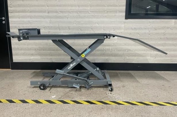 Nytt MC Lyftbord 3400:- + moms säljes i Lindesberg | Blocket