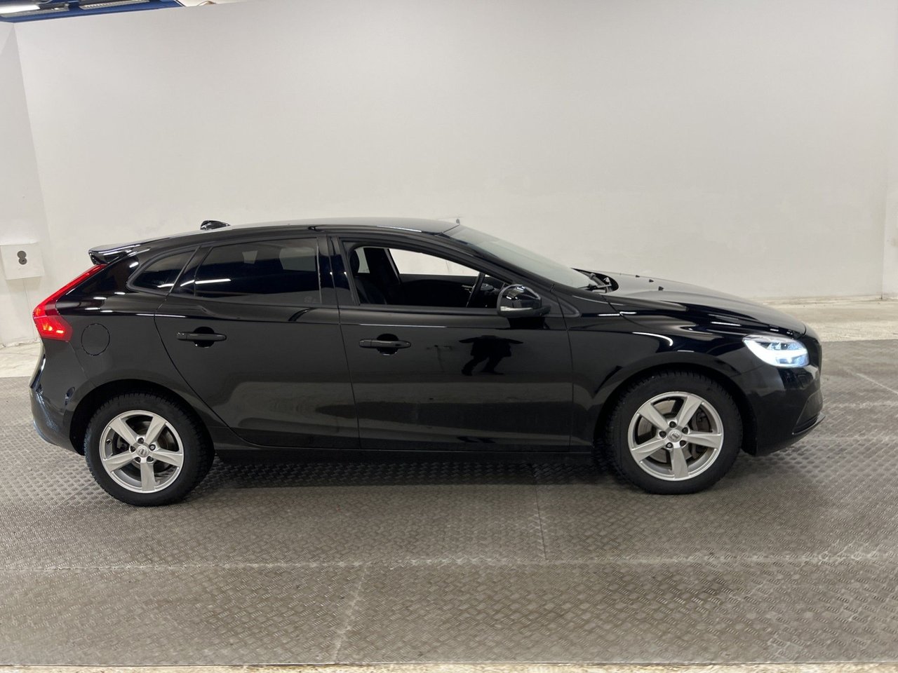 For sale - Volvo V40 D4 Geartronic, 190hp, 2018 for sale at Riddermark Bil, Tyresö