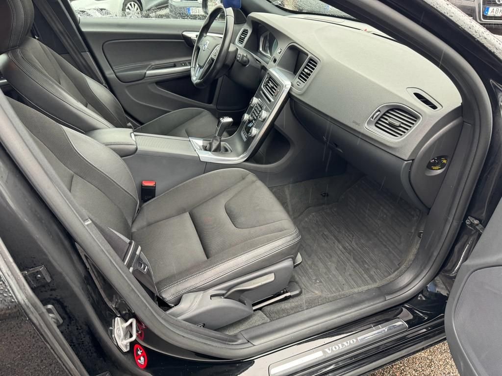 For sale - Volvo V60 T4 Manual, 190hp, 2016 for sale at Svedala Bilcenter