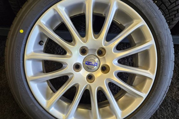Volvo V40/V50/V70/ 17 Tum original Fälgar med - såld eller borttagen