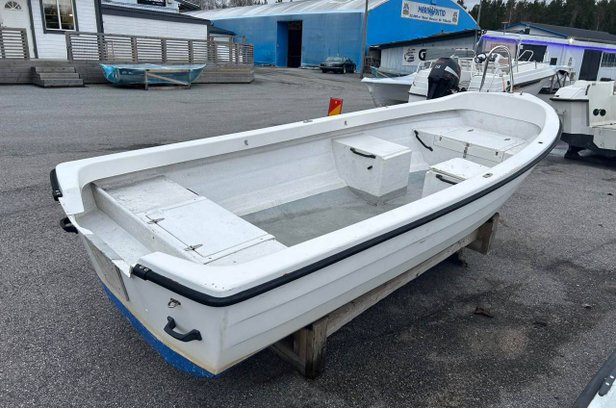 Crescent 434, Endast skrov säljes i Laxå | Bl - såld eller borttagen