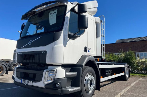 Prissänkt. NY Volvo FL 4x2 Hiab lastväxlare säljes i Linköping | Blocket