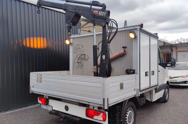 Volkswagen Crafter 35 2.5 TDI FLAK + KRAN HIAB 022T säljes i Upplands ...