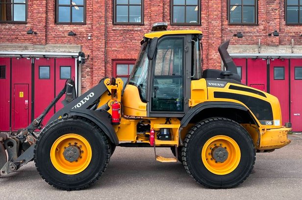 Volvo L 50 G -12 Snabbgående + redskap säljes - såld eller borttagen