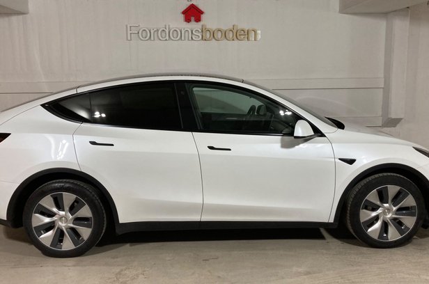 Tesla Model Y Long Range AWD | Autopilot | Moms säljes i Uppsala | Blocket
