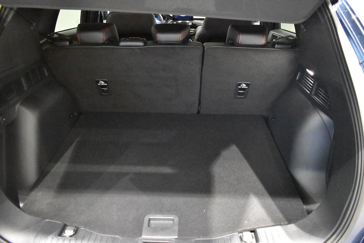 Till salu - Ford Kuga Plug-In Hybrid E-CVT, 225hk, 2024 till salu hos Hedin Bil, Ford Tagene