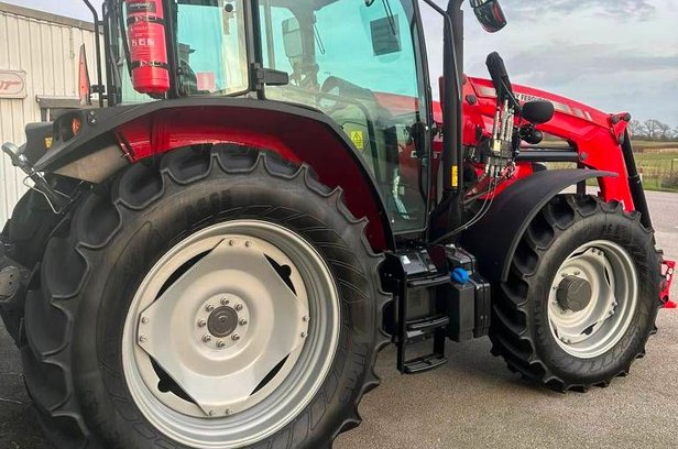 Massey Ferguson 5710 M säljes i Staffanstorp | Blocket
