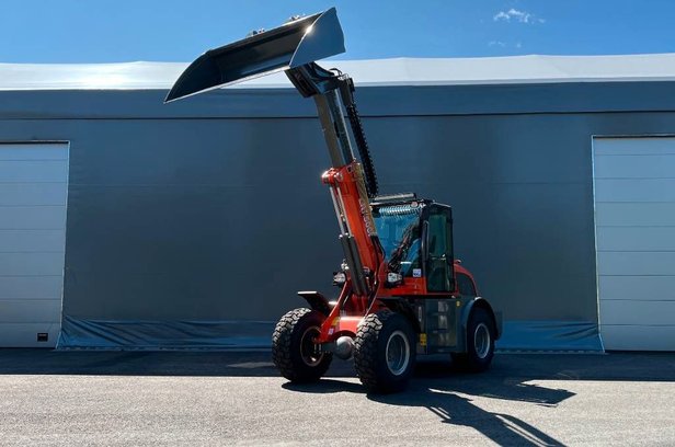 Everun ER2500F Teleskopisk Hjullastare - 2000kg lyft säljes i Motala ...
