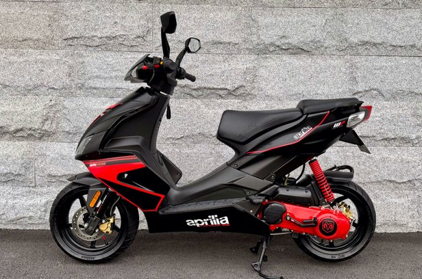Aprilia sr50 Racing Edition säljes i Göteborg - såld eller borttagen