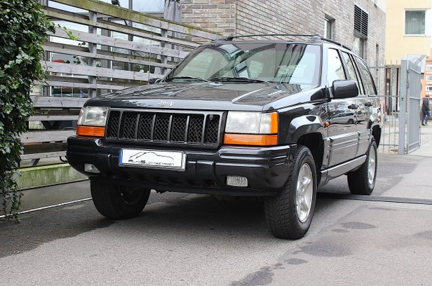 Jeep Grand Cherokee 5.9 V8 4WD LIMITED LX Jubileumsmodell säljes i ...