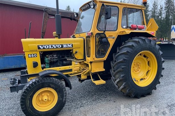 Traktor med plogblad Volvo Bm 650 säljes i Nora | Blocket
