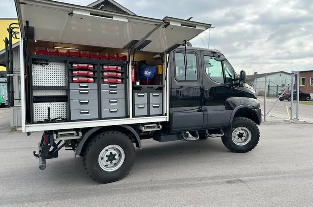 Unik servicebil 4x4 Iveco Daily 50C säljes i - såld eller borttagen