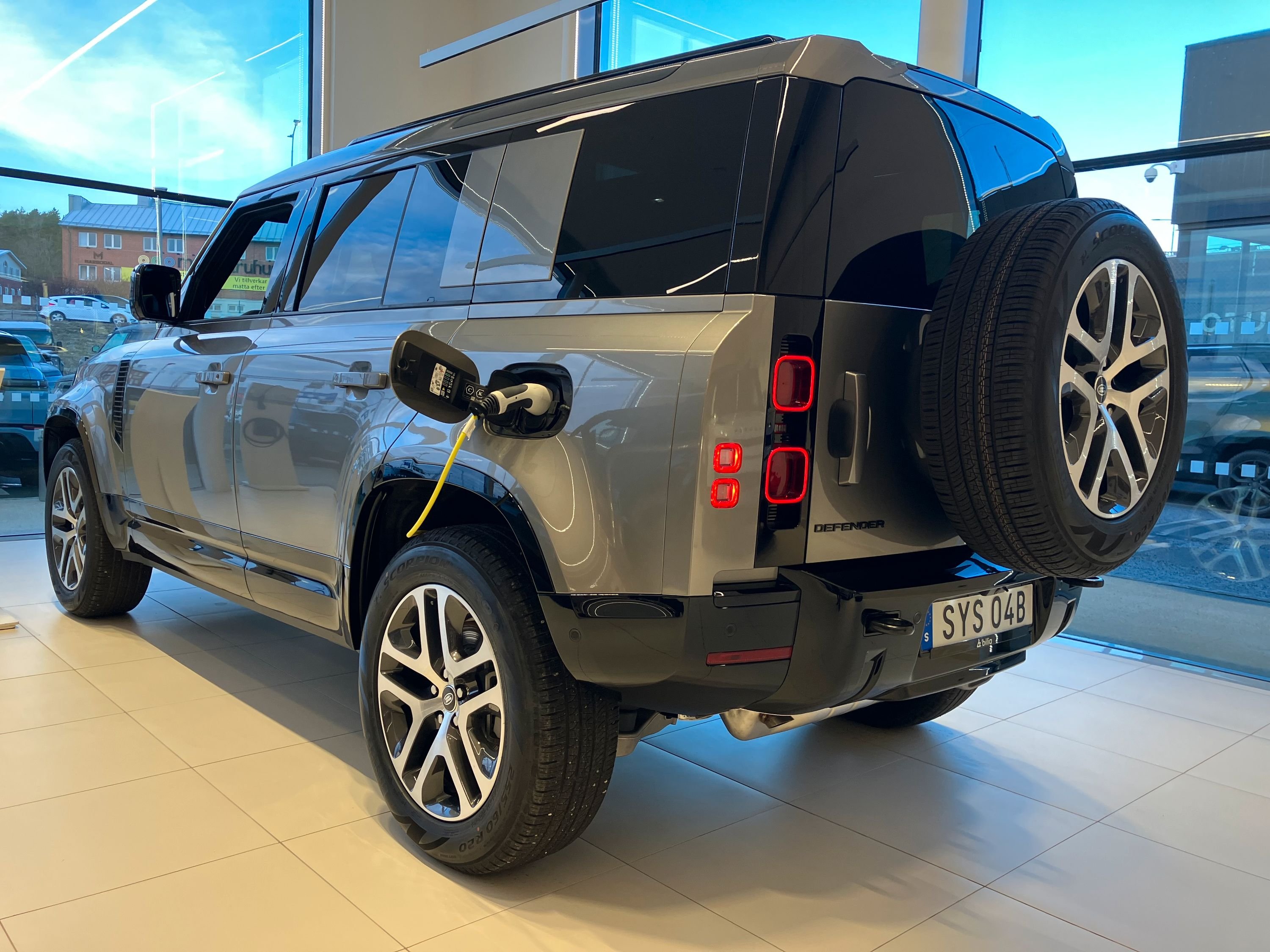 For sale - Land Rover Defender P300e PHEV Automatic, 300hp, 2025 for ...