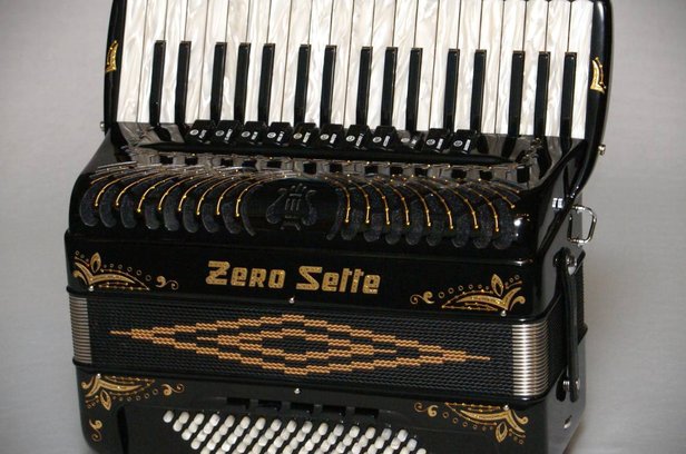 Dragspel nytt Zero Sette "B18" med dekor Fraktfritt säljes i Kungsbacka | Blocket