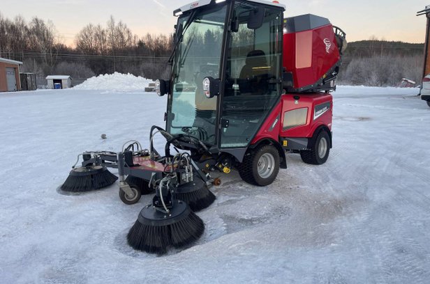 Timan 3330 Sopmaskin/redskapsbärare säljes i Uppsala | Blocket