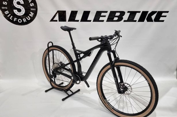 Allebike RAW kolfiber edition M, XT-deal säljes i Strängnäs | Blocket
