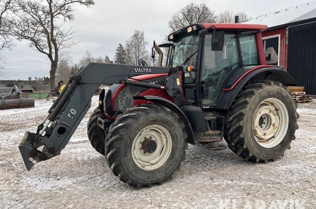 Traktor Valtra N111 med lastare säljes i Väst - såld eller borttagen