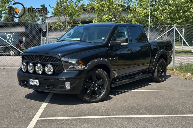 RAM 1500 Crew Cab Classic Night 5.7 V8 HEMI 4x4 I MOMS I Alp säljes i ...
