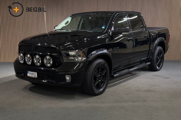 RAM 1500 Crew Cab Classic Night 5.7 V8 HEMI 4x4 I MOMS I Alp säljes i ...