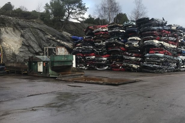 Skrota bilen. Bilskrot. Bildemontering. 2800 kr i ersättning säljes i ...