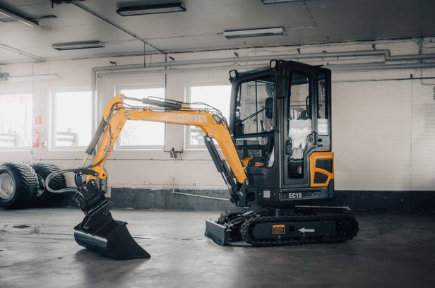 Multiloader EC18 Grävmaskin (139 950 exkl moms) säljes i Karlstad | Blocket