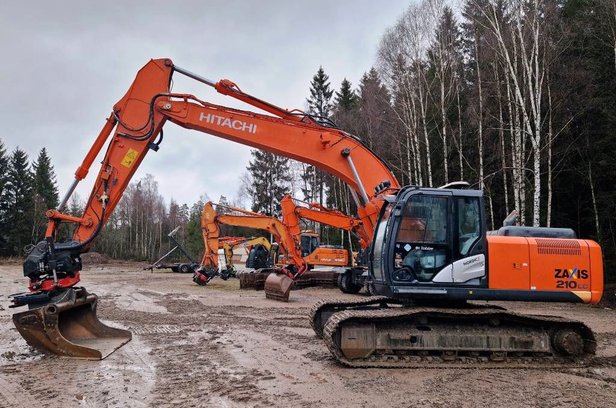 Hitachi ZX 210 LC-5 B säljes i Emmaboda | Blo - såld eller borttagen