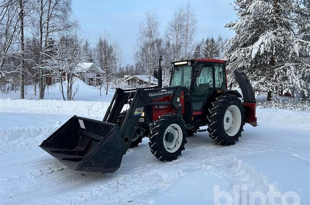 Traktor VALMET 665-4 med Frontastare / Snöslu - såld eller borttagen