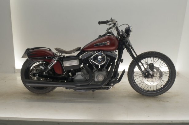 Harley-Davidson Street Bob Springer FXDB säljes i Täby | Blocket