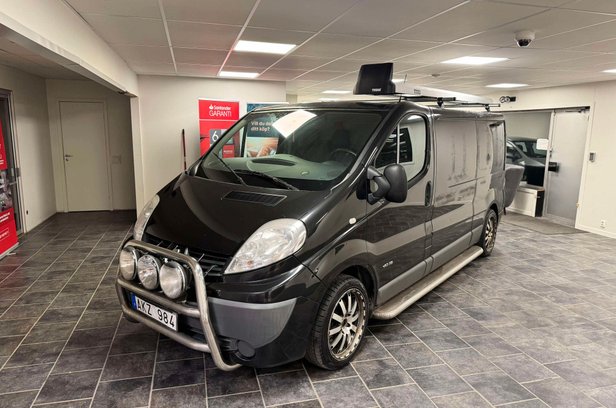 Renault Trafic Skåpbil 2.9t 2.0 dCi | Drag | L2H1 | Takbox säljes i ...