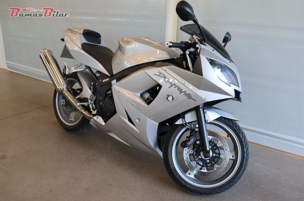 Triumph 600 Daytona SVENSKSÅLD LÅGMILAD SAMLAROBJEKT säljes i Linköping ...