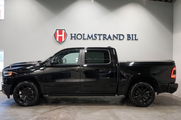 RAM 1500 Crew Cab 5.7 V8 395hk LIMITED Värme Pano HUD H/K säljes i Täby ...