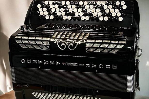 Dragspel Bugari Champion King size säljes i Gävle | Blocket