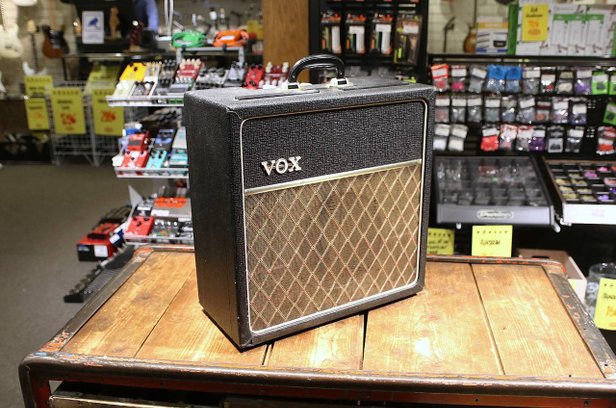 Begagnad VOX AC4 från 1965 hos Musikbörsen i Göteborg säljes i ...