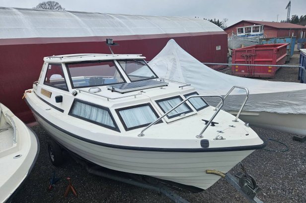 Uttern 6300 Med Selva 150hk från 2009 och upptagningsvagn säljes i ...