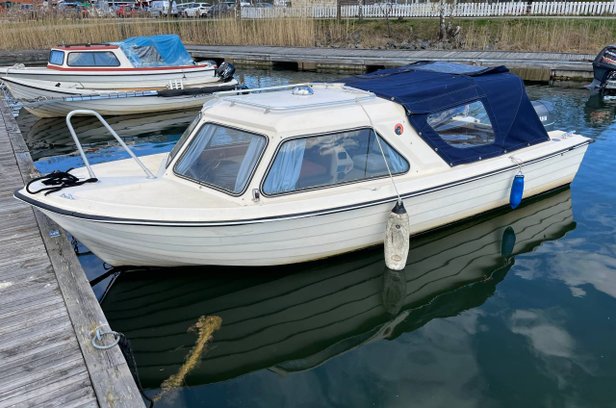 Uttern 560 Ht Yamaha 50Hk Fyrtakt -00 säljes i Nynäshamn | Blocket