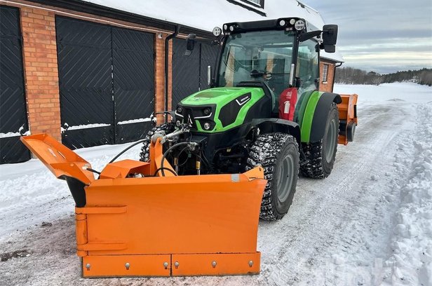 Traktor DEUTZ-FAHR TTV 5110.4D med vikplog och sandspridare säljes i ...