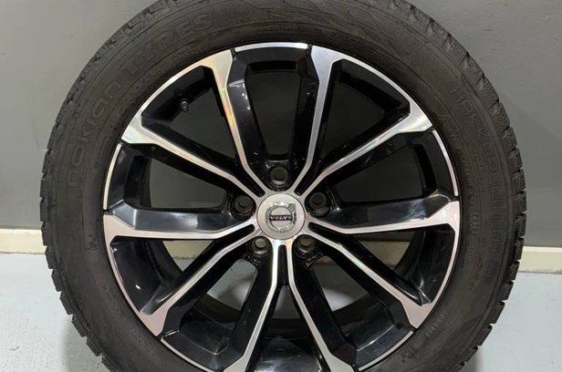 Volvo V60/S60/V70/S80 Original 17” Fälgar med MS Däck säljes i ...