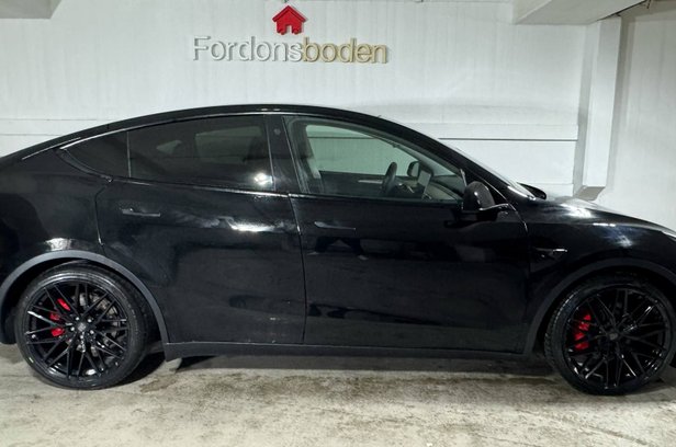 Tesla Model Y Performance Autopilot Navi Värmare Moms 534hk säljes i ...