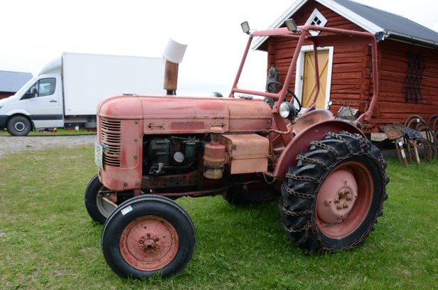 Traktor Volvo T230 -57 säljes i Berg | Blocke - såld eller borttagen