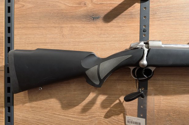 Sako 85 Finnlight med Aimsport ljuddämpare säljes i Örebro | Blocket