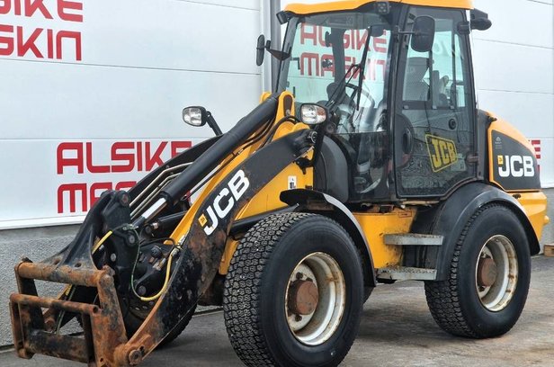 JCB 409 B med Drivex vikplog säljes i Knivsta - såld eller borttagen