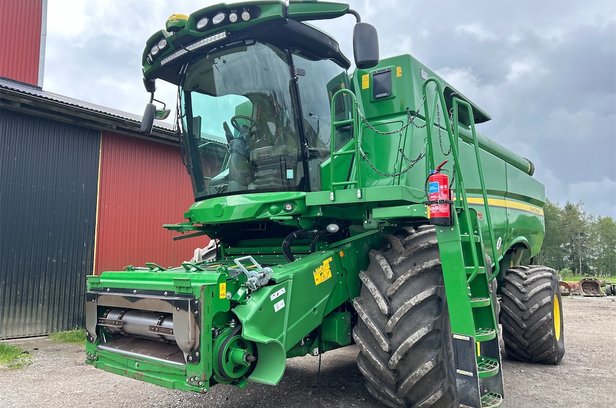 Skördetröska John Deere S 780i säljes i Heby | Blocket