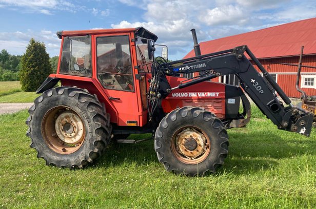 Valmet 805 4wd med lastare säljes i Karlsborg - såld eller borttagen