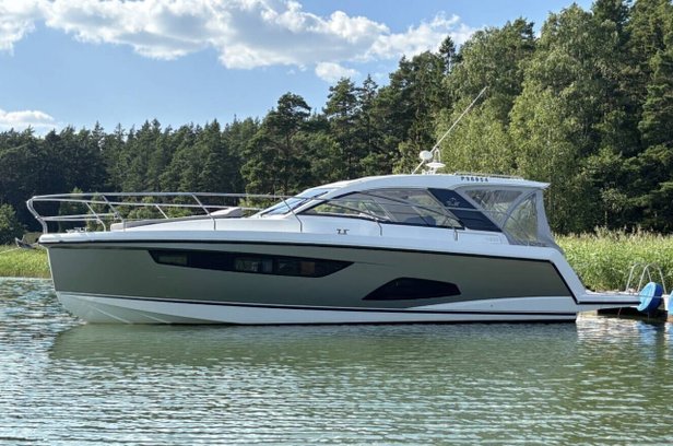 Sealine C330 / 2 x Volvo Penta 220 HK / 2017 säljes i Stockholms stad ...