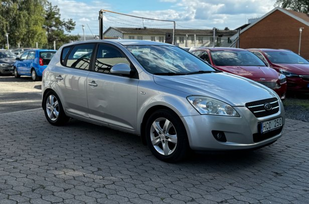 Kia Ceed cee'd 1.6 CRDi NYBESIKTIGAD| 339 KR / MÅN säljes i Vänersborg ...