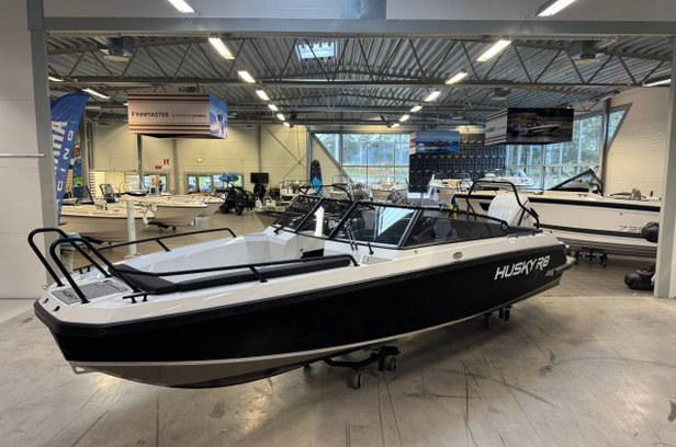 Husky R8 Black edition Yamaha 300hk / 130timm - såld eller borttagen
